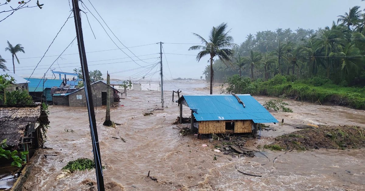 Uwan makes landfall in Aurora; at least two dead • PhilSTAR Life